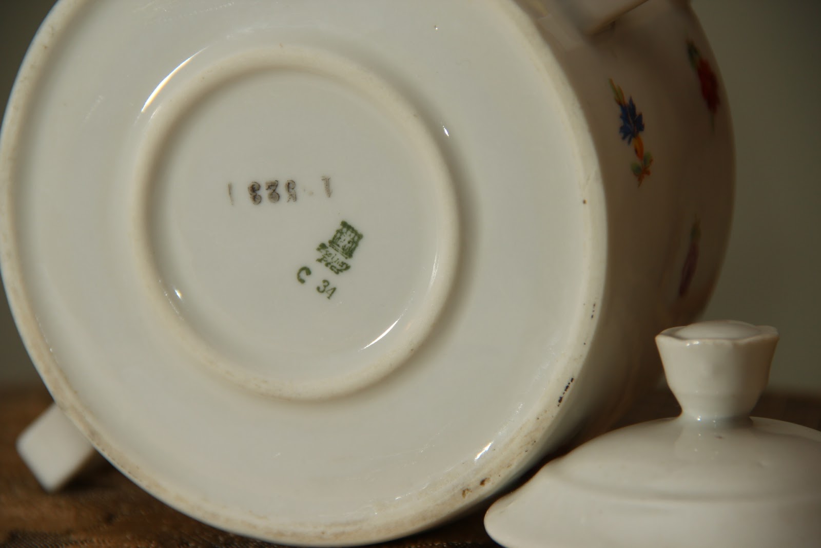 Krizantina műtárgybecsüs: Zsolnay porcelán jelzései