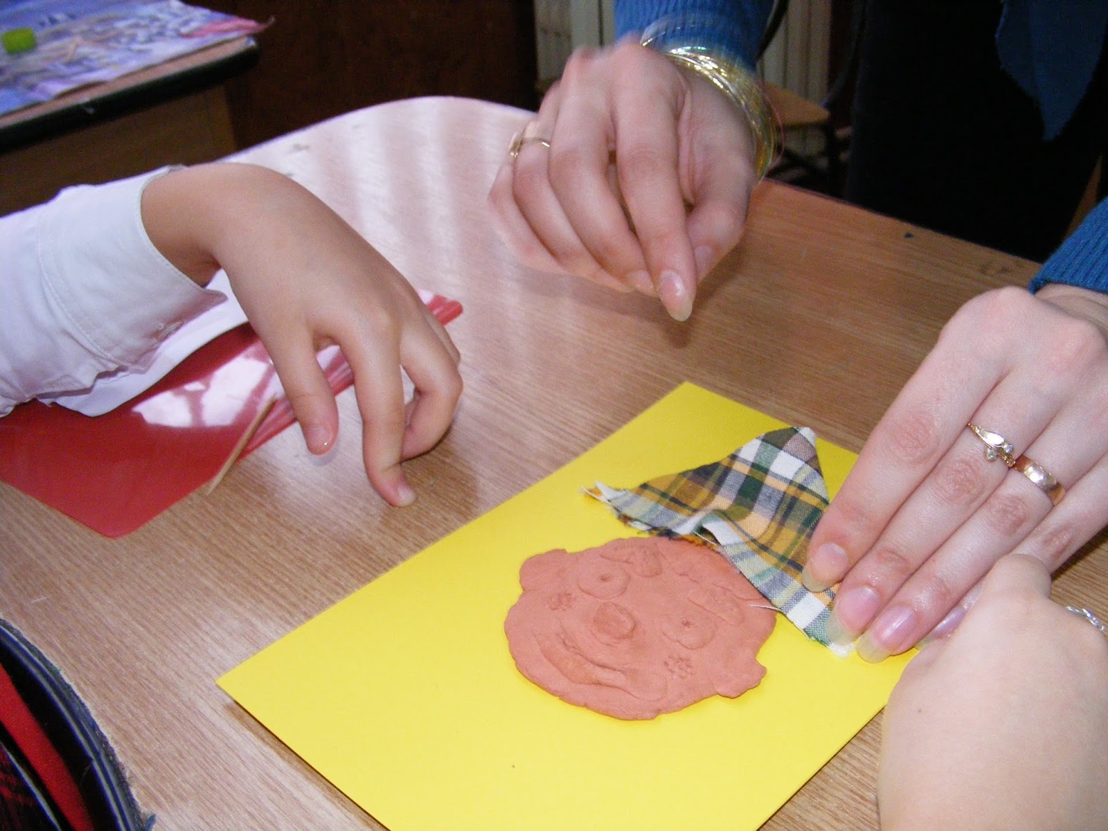 Atelierul Insorit: Activitati scolare