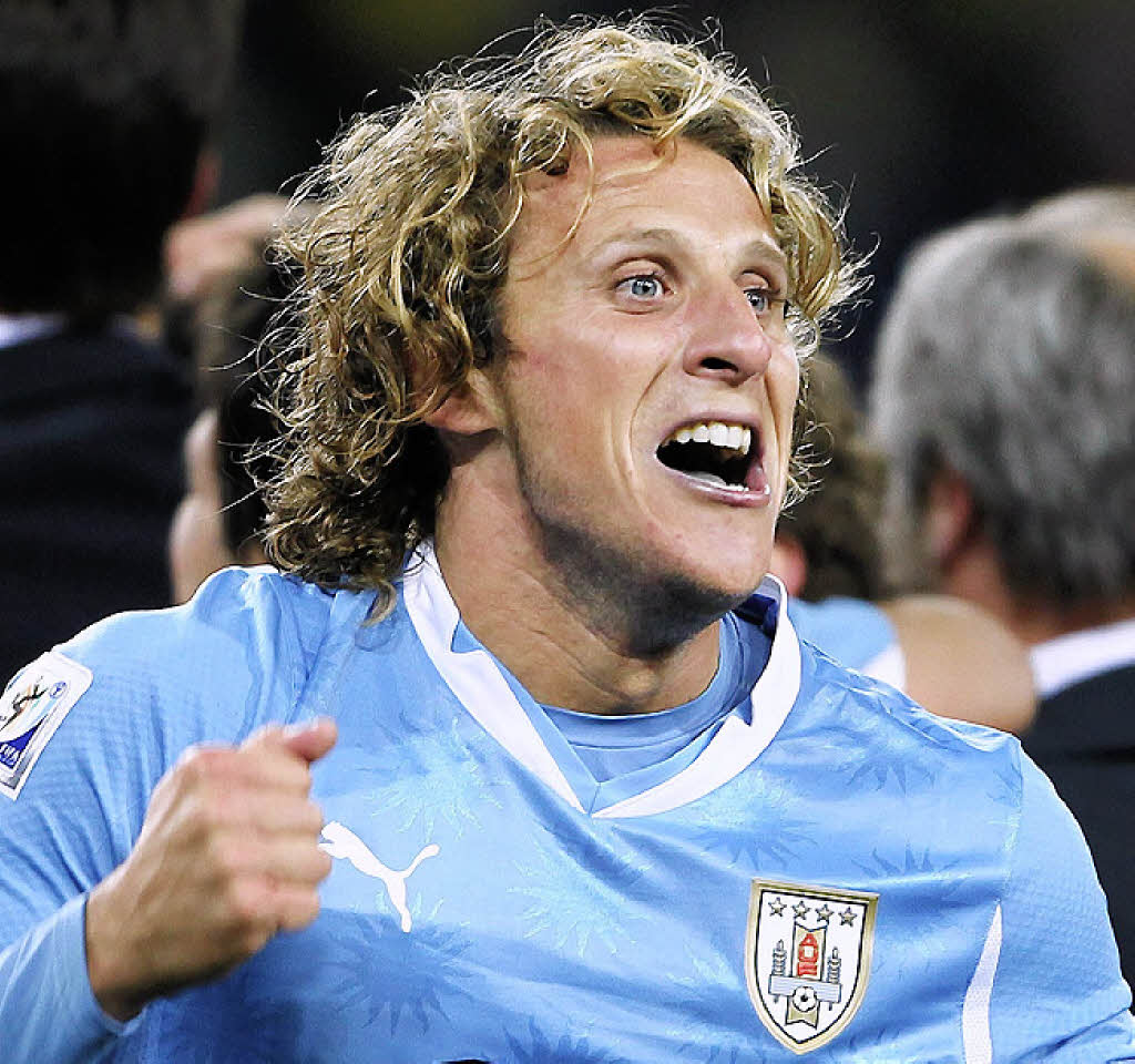 Diego Forlan Pictures | Football Players Club