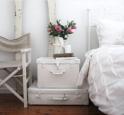 25 Creative Ways to Decorate with Old Suitcases | The Cottage Market