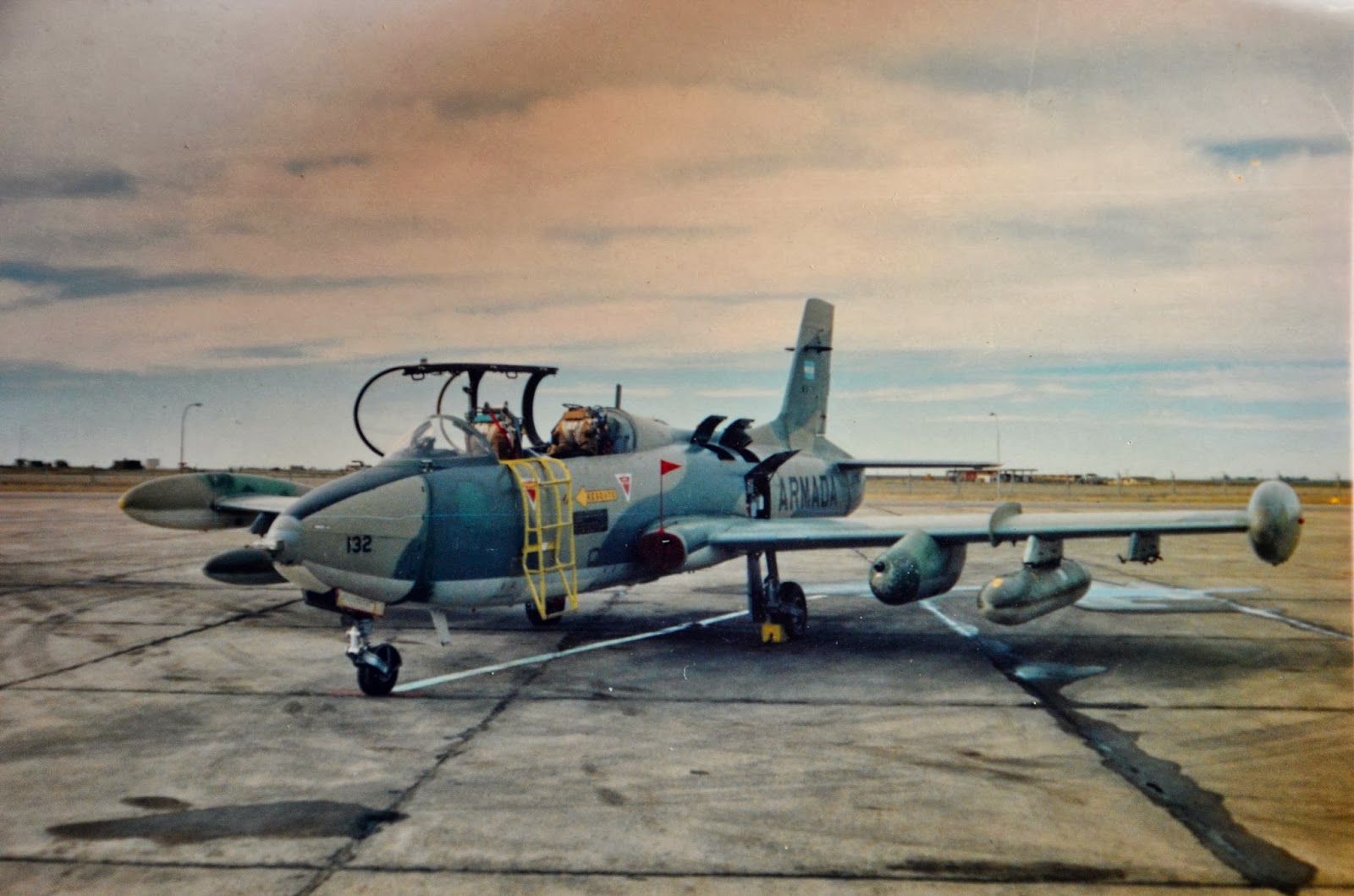 FDRA - Fuerza Aérea: Pictorial: Los Aermacchi MB 339 del COAN