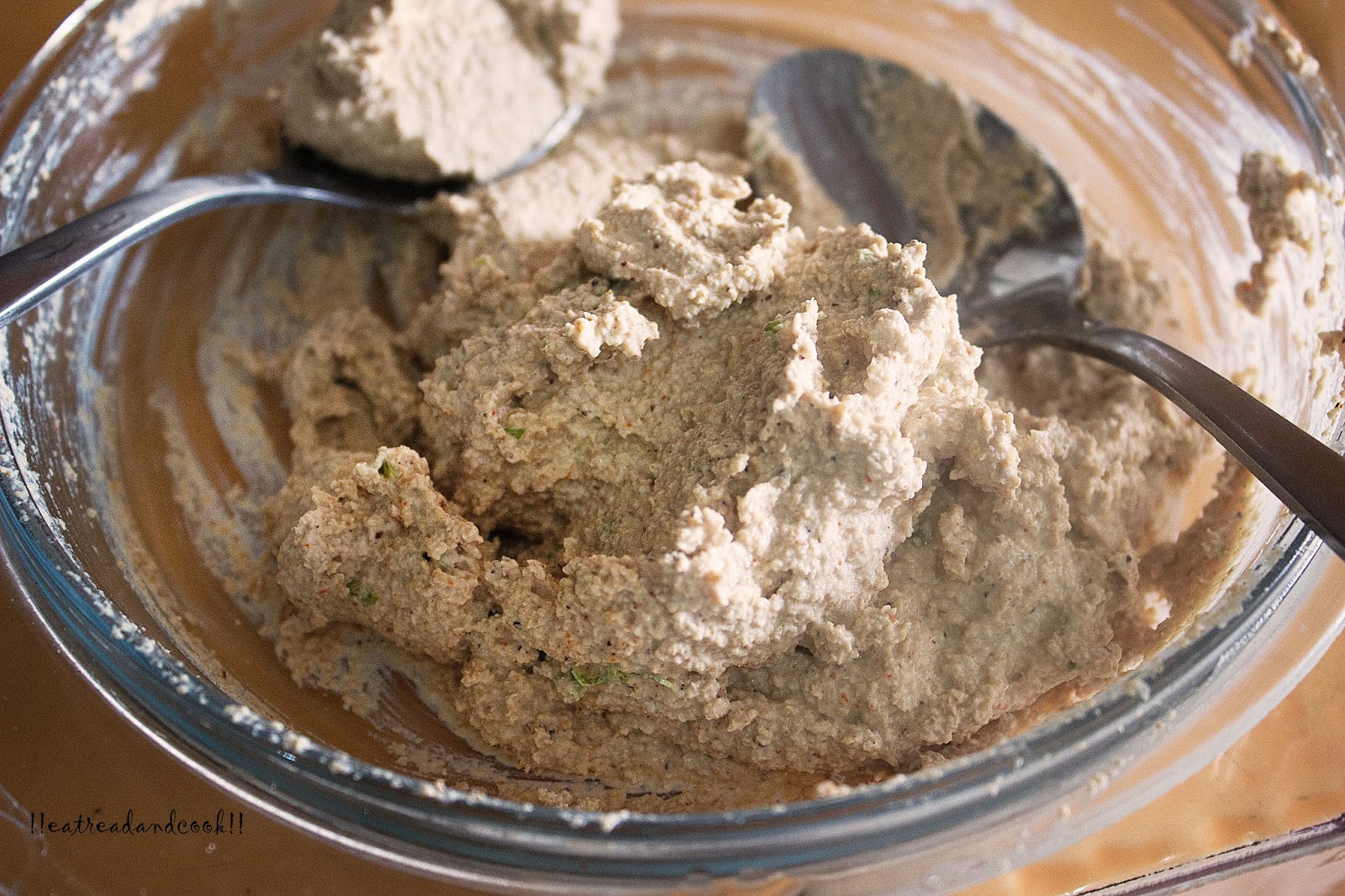 Posto Borar Jhal / Bengali Curry with Poppy Seeds Fritters