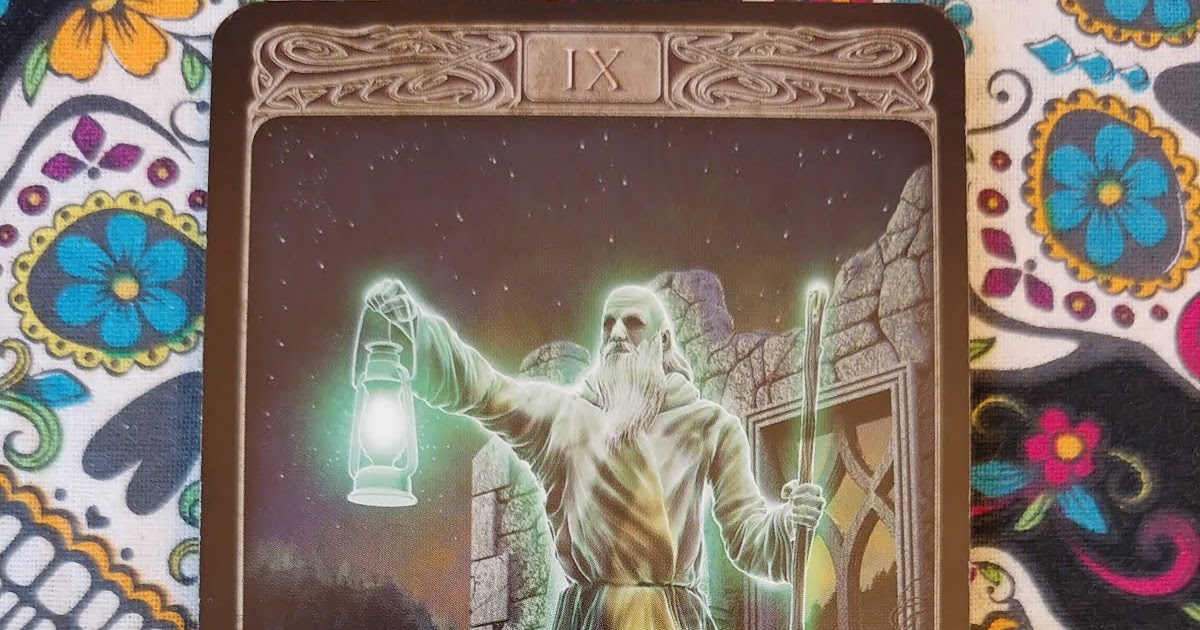 The Itinerant Librarian: Deck Review: Ghost Tarot