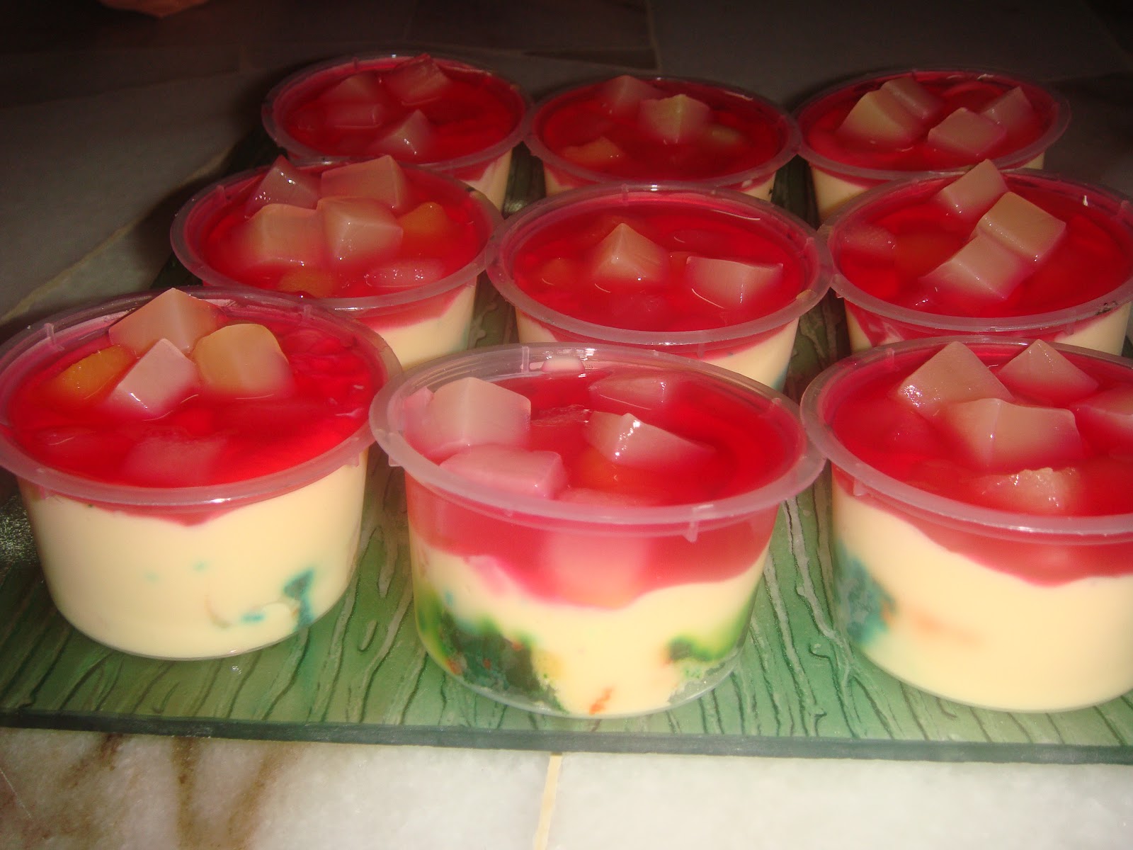 Aneefa's Kitchen: Puding trifle...