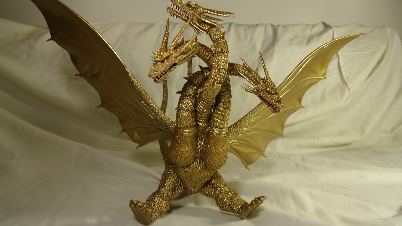 Import Monsters: Review: S.H. Monsterarts King Ghidorah