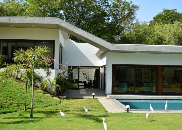 Modern and Luxurious Home Design by Natural Beauty