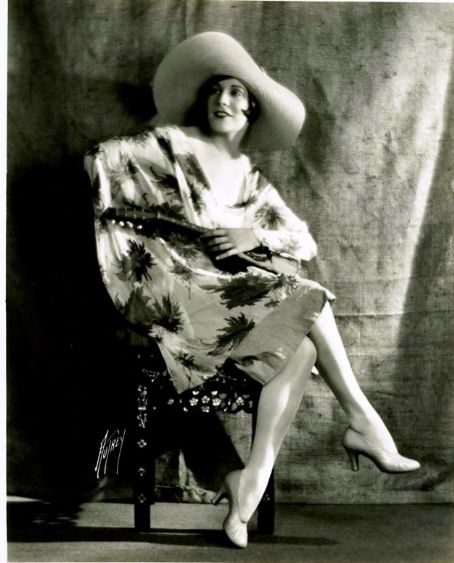 Noir and Chick Flicks: Silent Film Star: Virginia Valli.