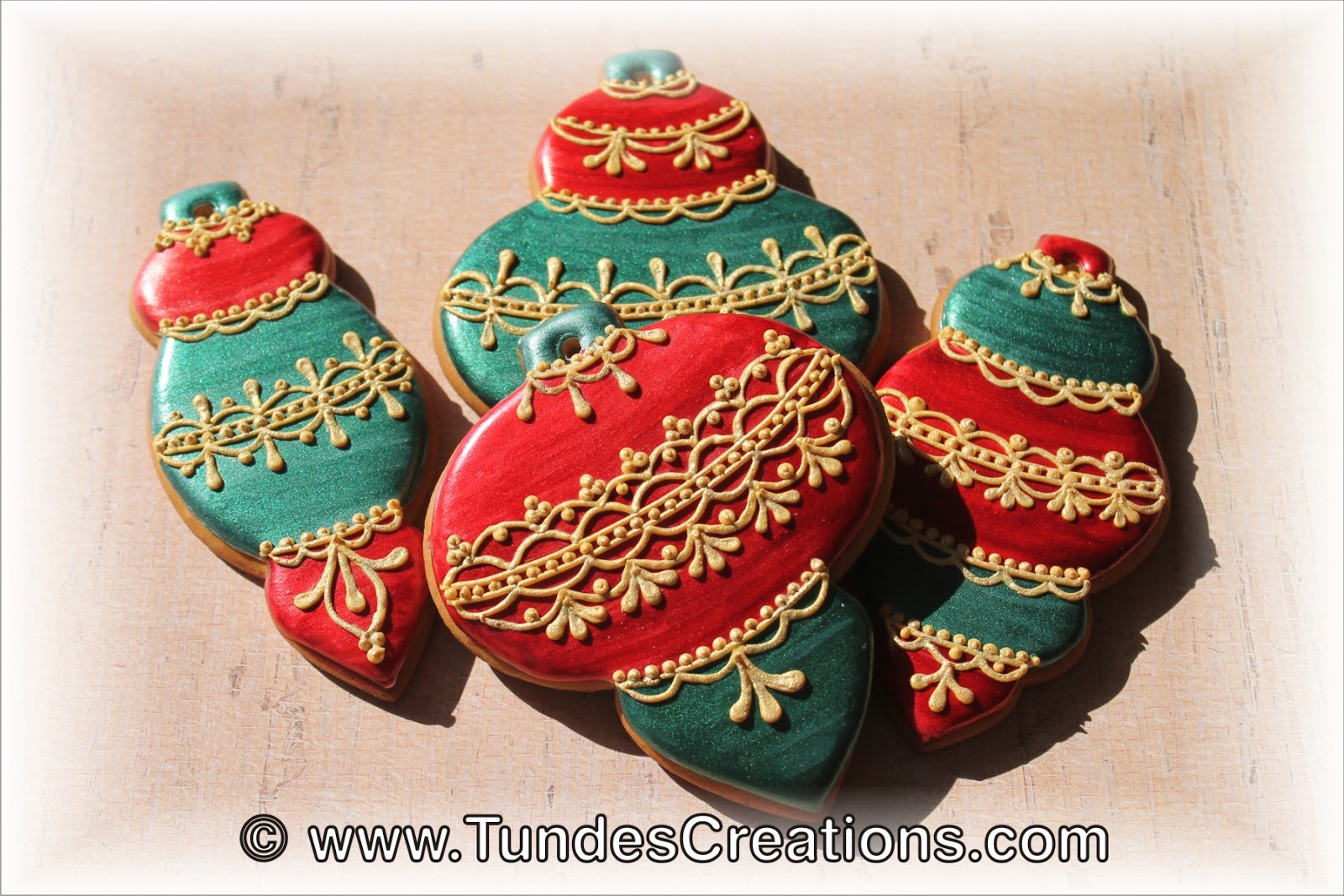 The Gingerbread Artist: Christmas ornaments with lace