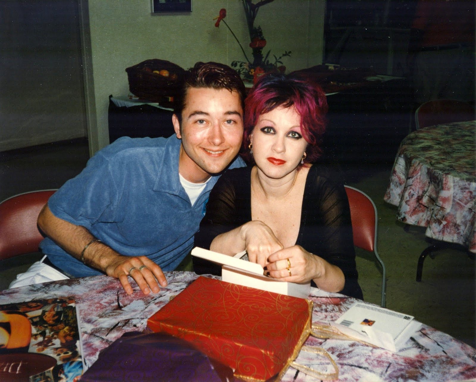 Lansure's Music Paraphernalia: CYNDI LAUPER | Hanging Out With Cyndi!