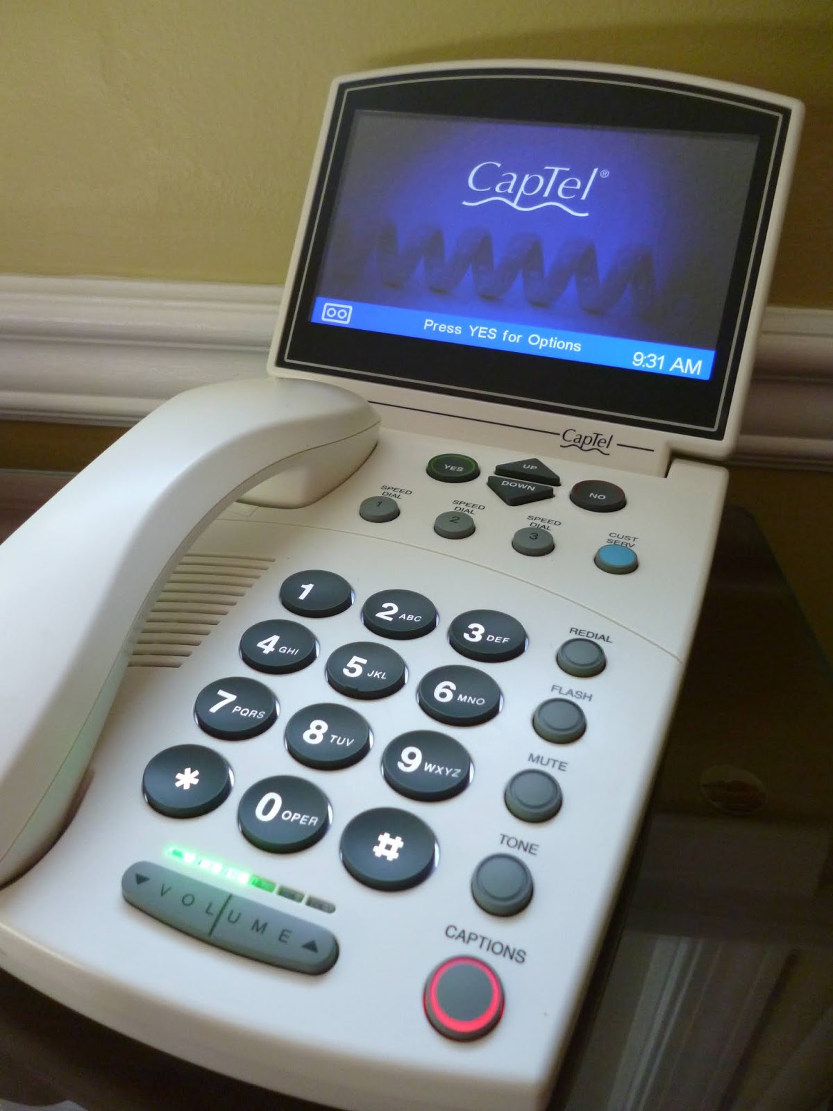 darlaville: Lonnie's new gadget...closed caption phone