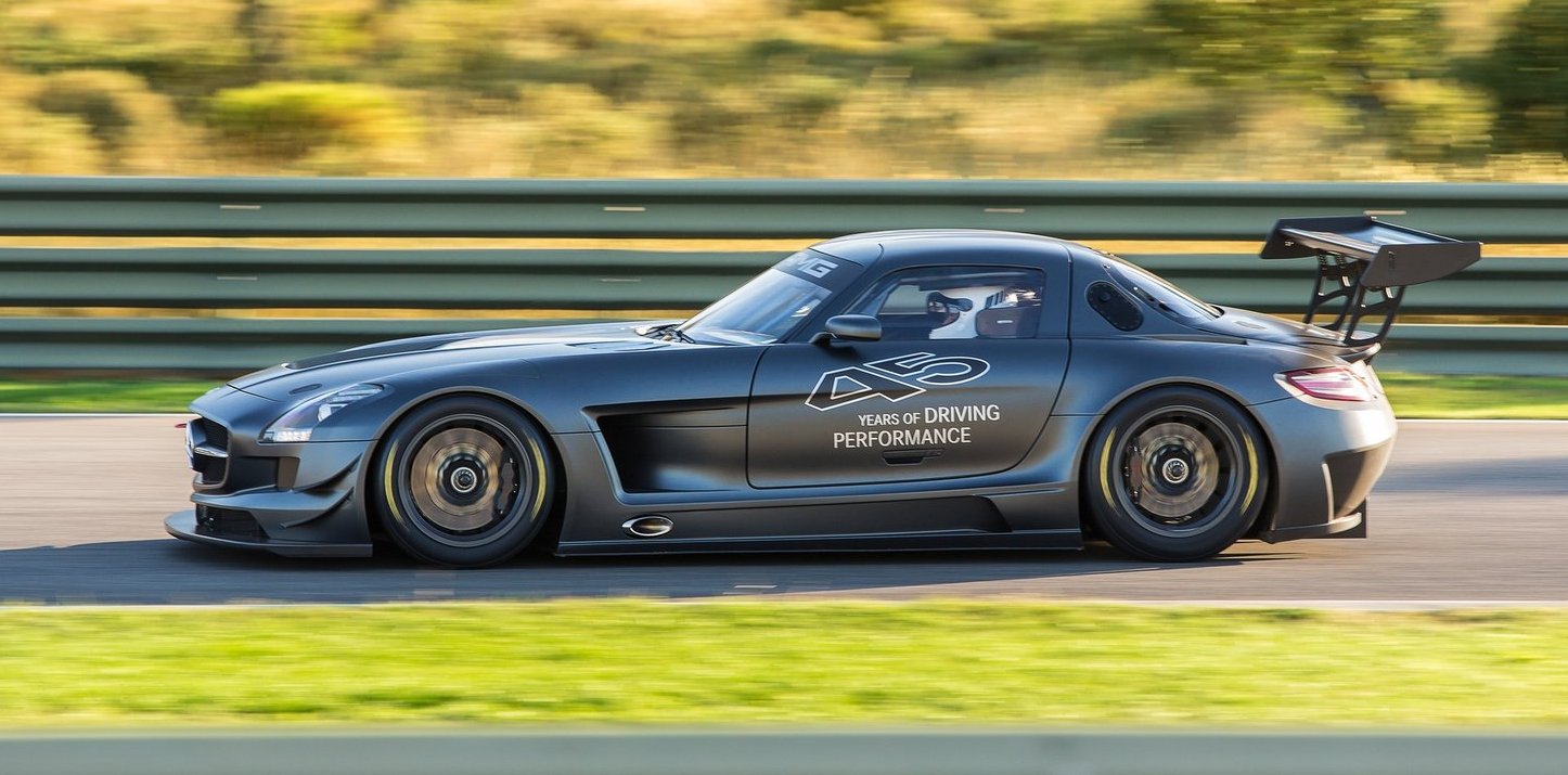 Mercedes SLS GT3 em edição comemorativa de 45 anos da AMG