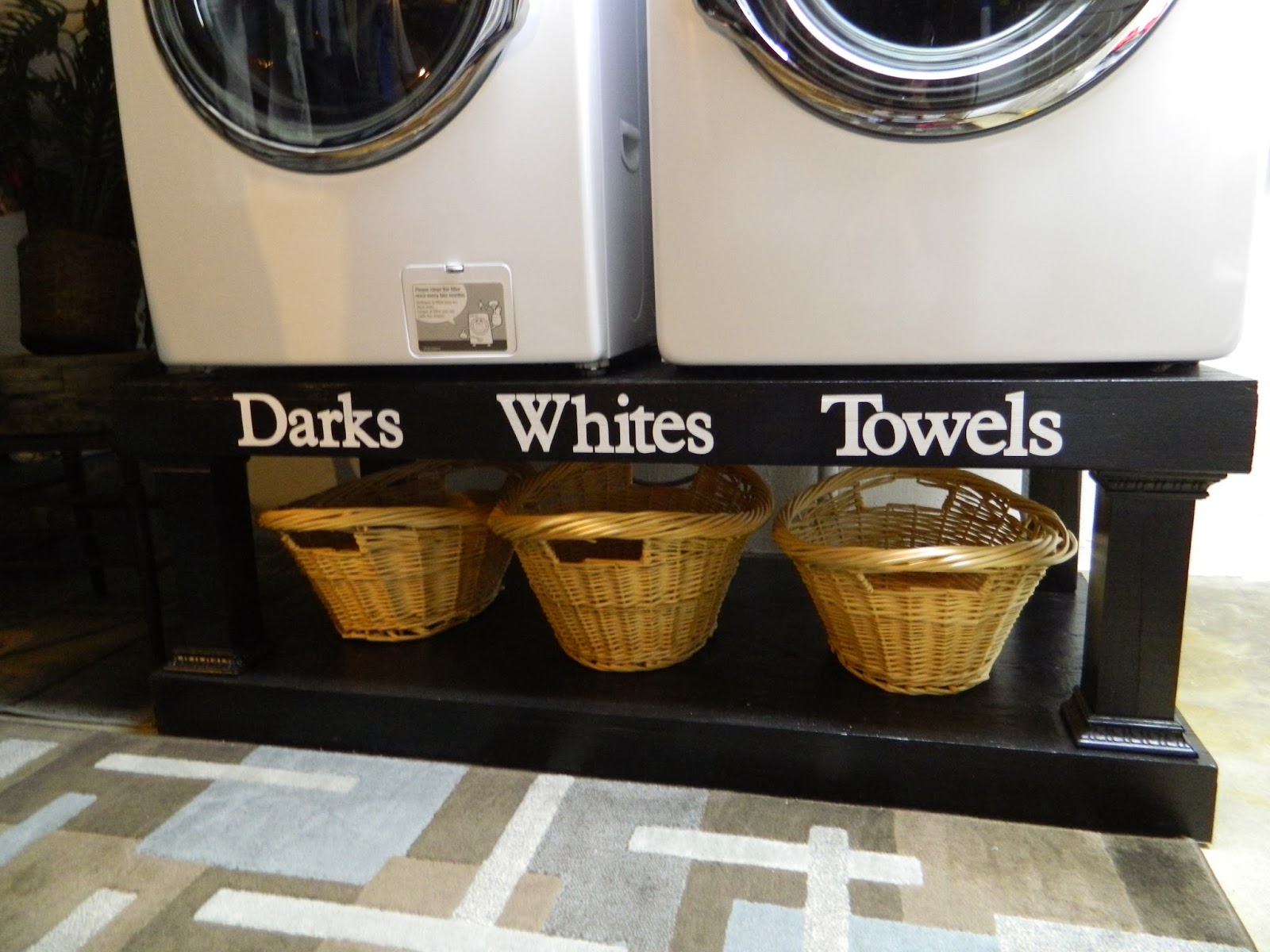 Luvly Junque: Laundry Stand