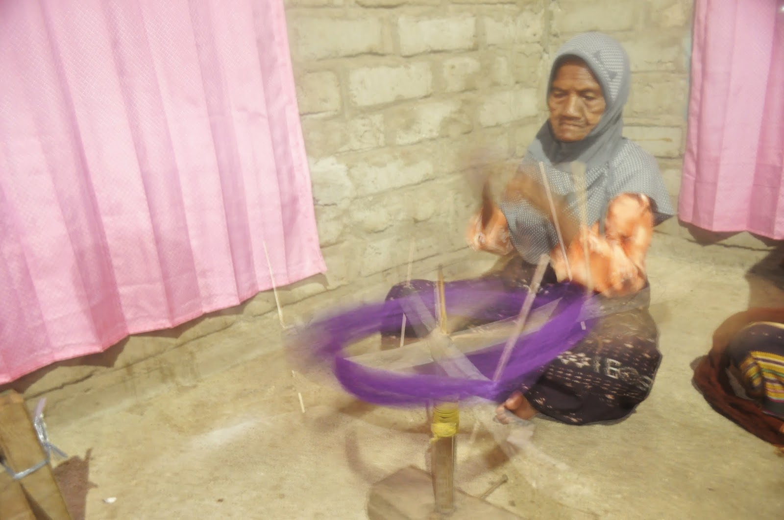 Bengkel Kain: Proses Menenun Kain Flores