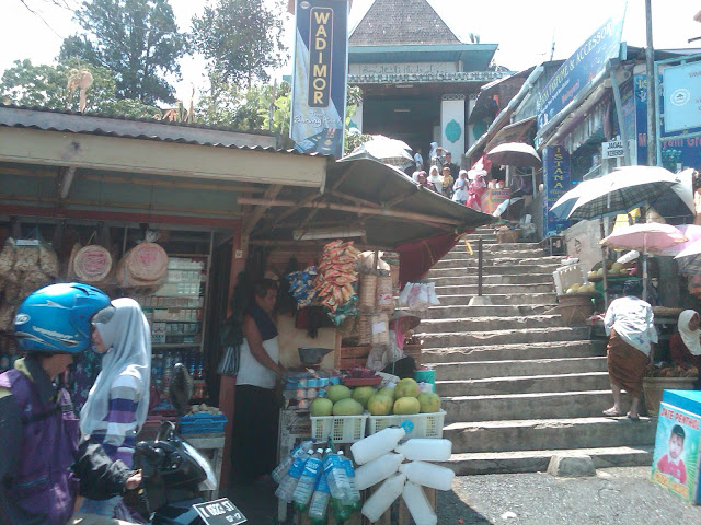 AMAZING INDONESIA: SUNAN MURIA TOMB, KUDUS