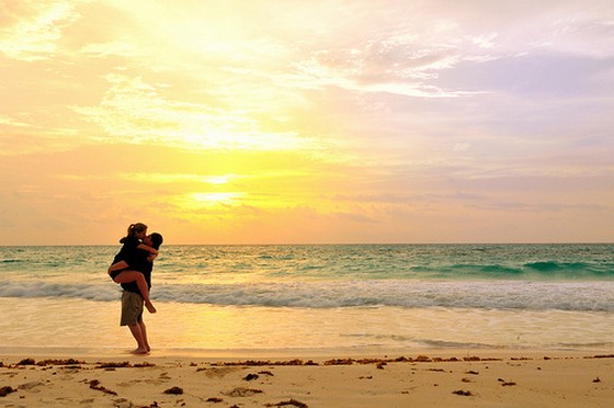 Kiss hug lift girl beach alone sunset | nineimages