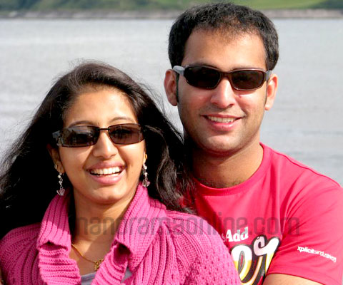 SouthIndian Actress Gallery: Gopika With Family -Vanitha Photoshoot