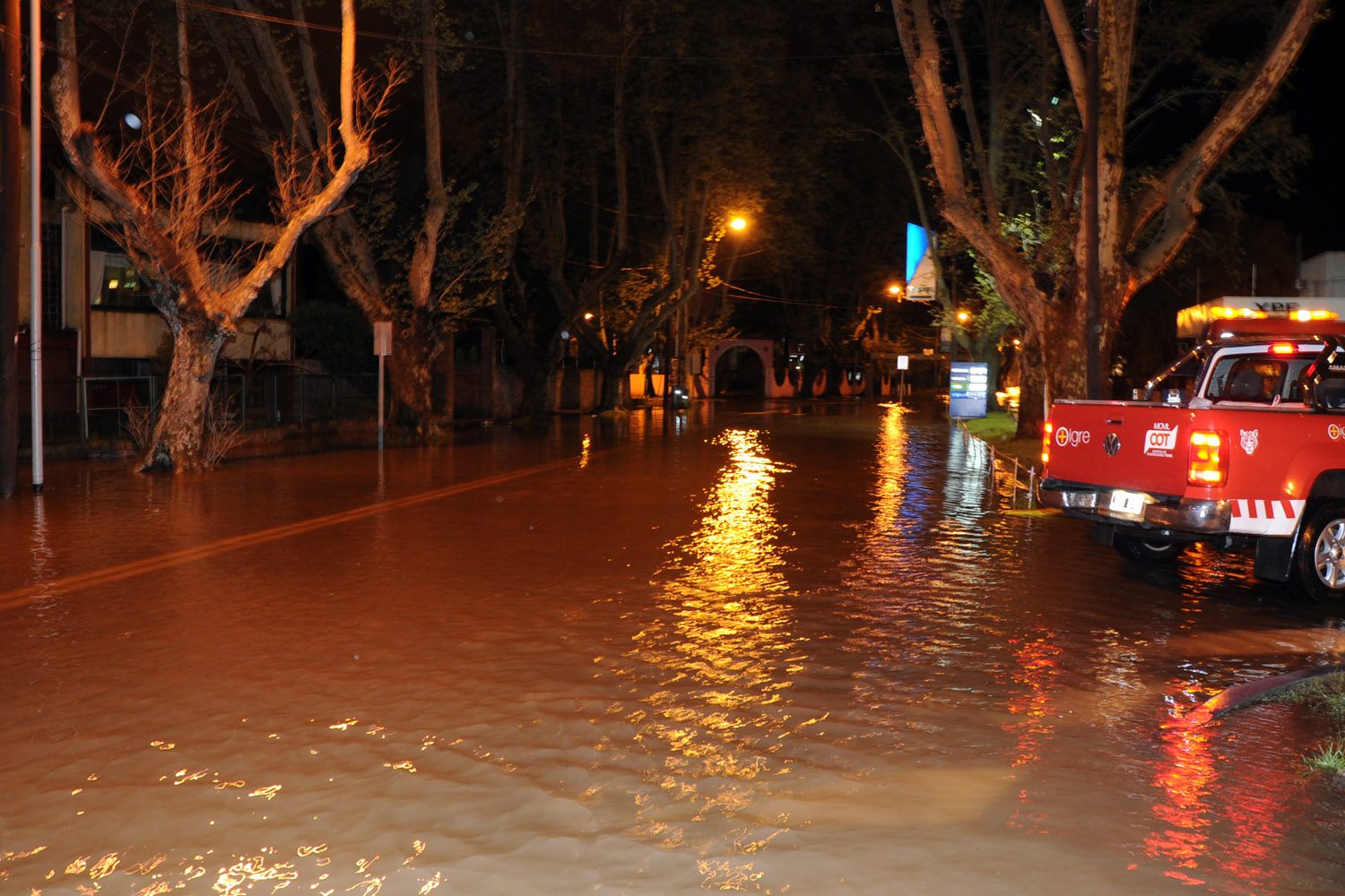 Massa recorre las zonas de Tigre afectadas por la sudestada - MUNDO NORTE