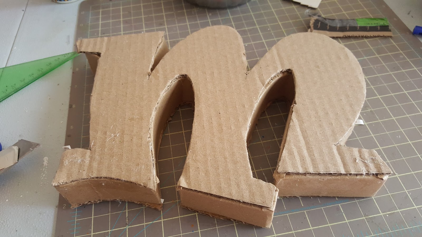 HECHO A MANO Y CON PASIÓN: LETRAS 3D EN CARTÓN Y DECORADAS