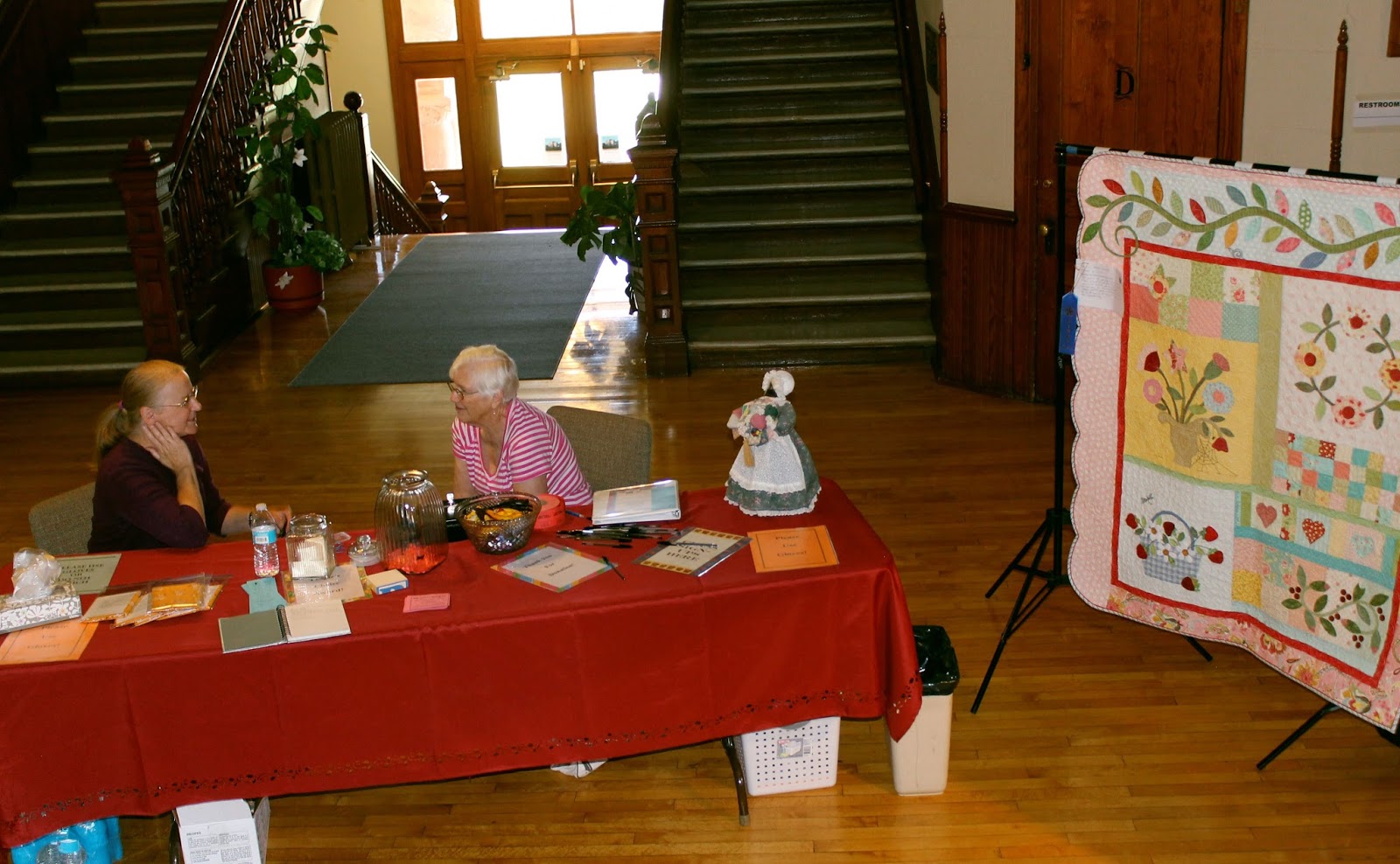 The Payson Chronicle : 13th Annual Peteetneet Quilt Show Opened Today