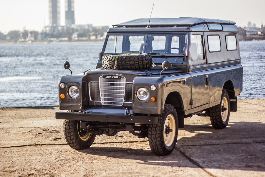 The 4x4 Magazine : Land Rover series iii Hard Top