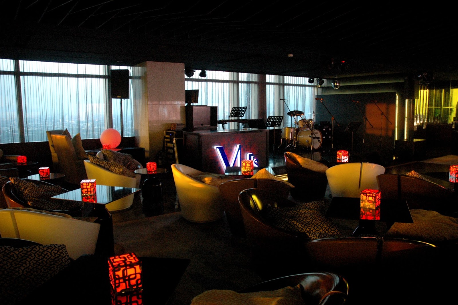 DUDE FOR FOOD: Before Sunset: Aperitivo at Vu's Sky Bar and Lounge