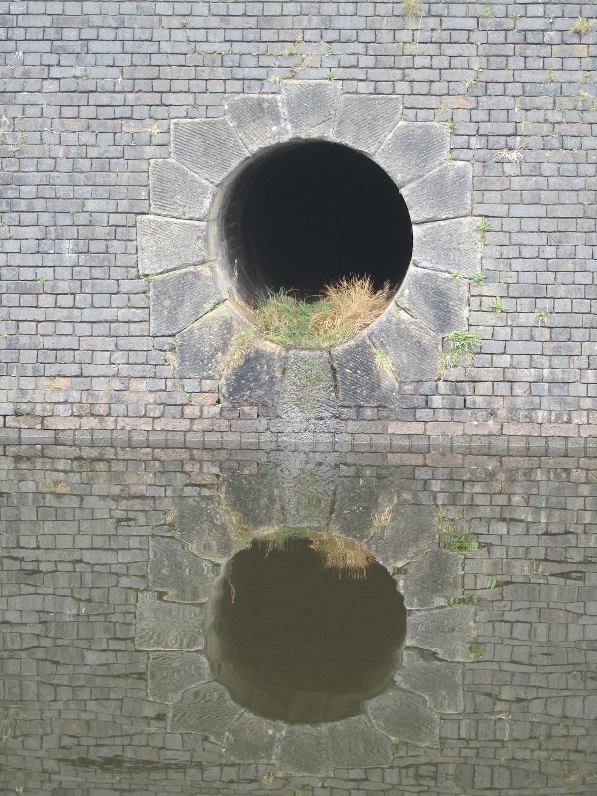 Little Sealed Packages: Tod walk 1 : Along the Rochdale Canal