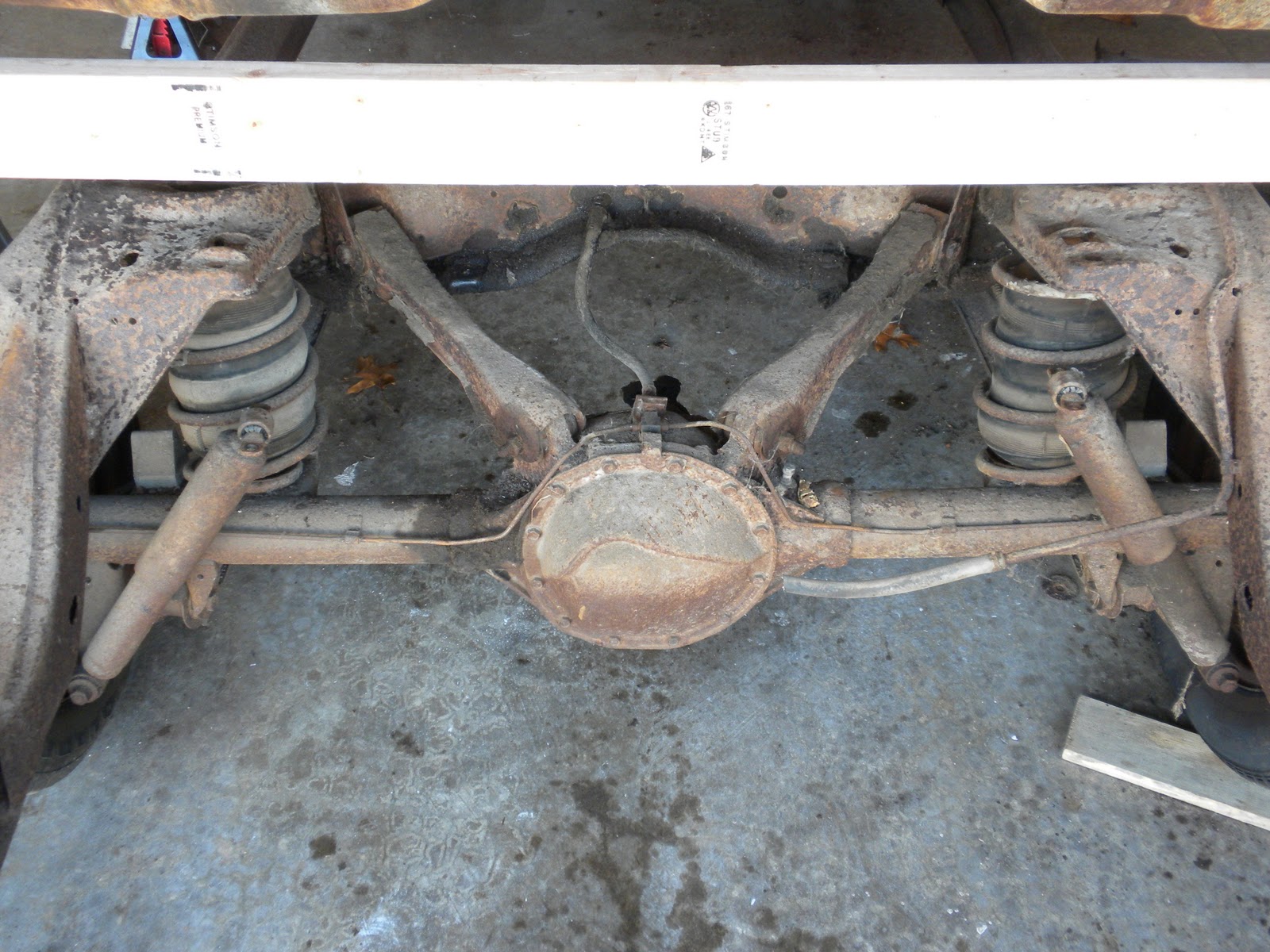 1965 Chevelle Malibu SS Restoration: Rear axle R&R