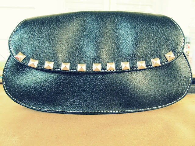 WobiSobi: What a Stud. DIY, Purse Re-Style with studs.