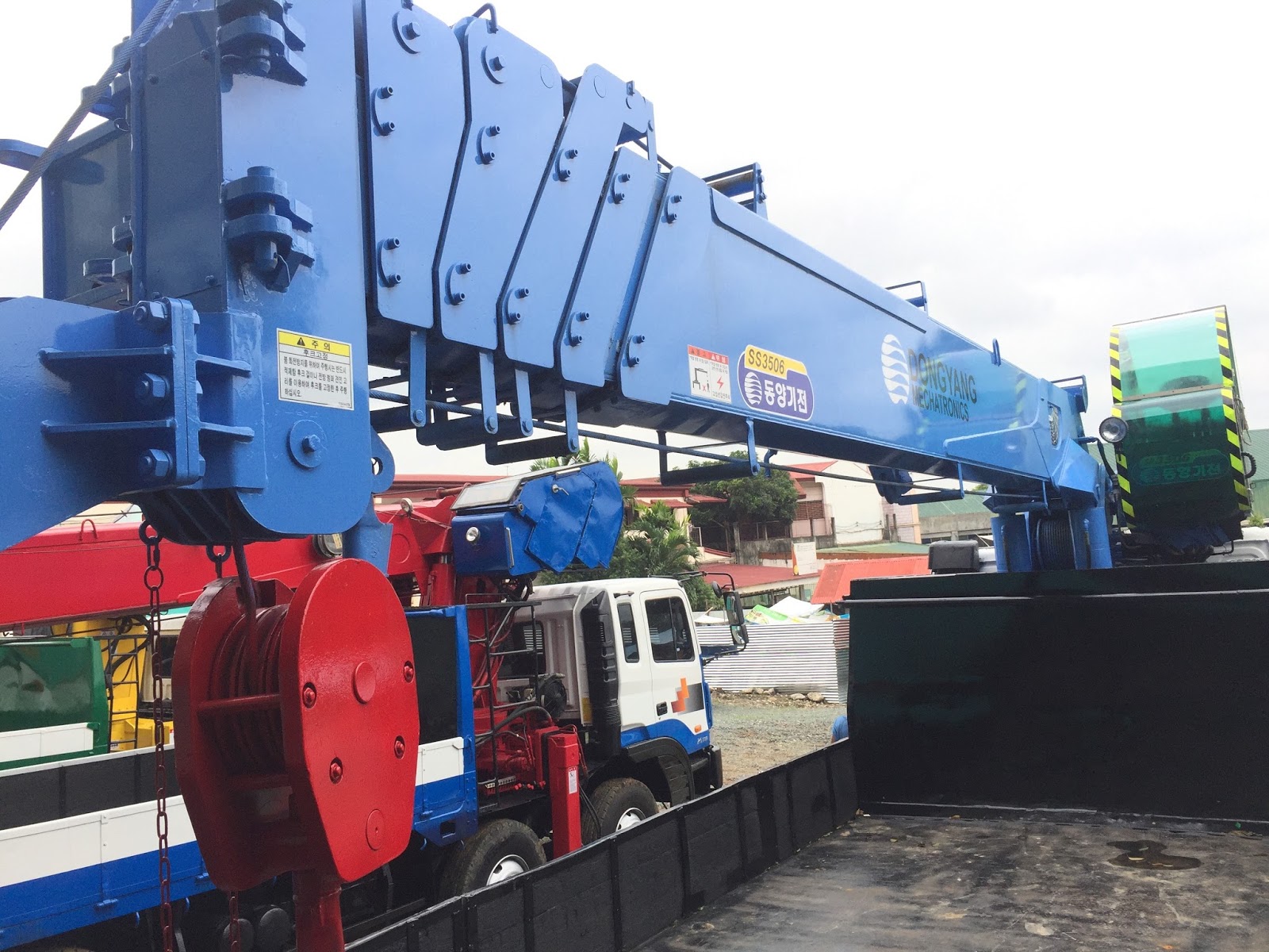Trucks For Sale : 15 tons cargo crane boom truck mounted on a 25 ton ...