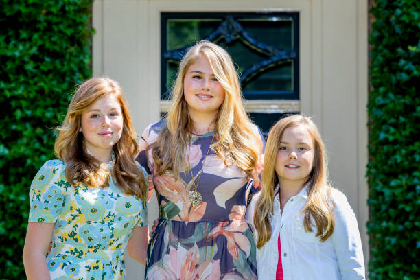 Royal Family Around the World: Dutch King and Queen pose with their ...