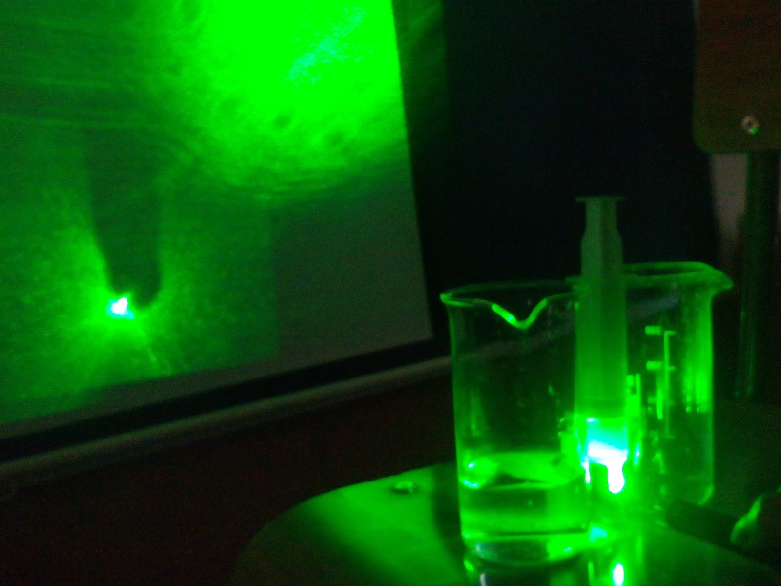 ConCiencia: MICROSCOPIO CASERO CON UN LÁSER