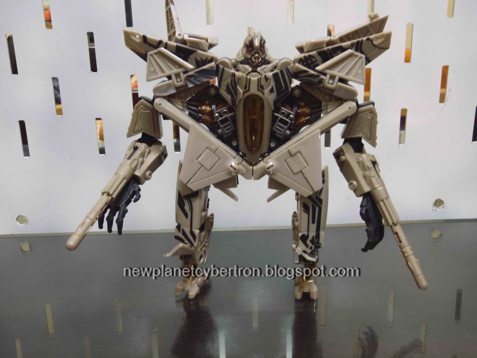New Planet Cybertron: Transformers Review – Starscream (ROTF Voyager)