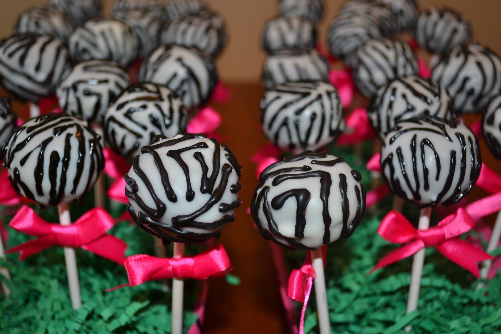 D.Licious: Zebra Cake Pops for a Baby Shower
