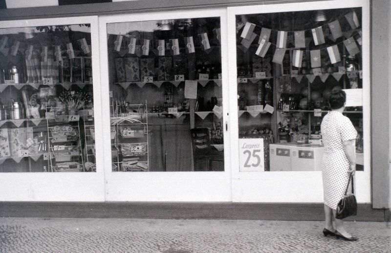 30 Amazing Photos That Show Window Display From the 1950s and 1960s ...