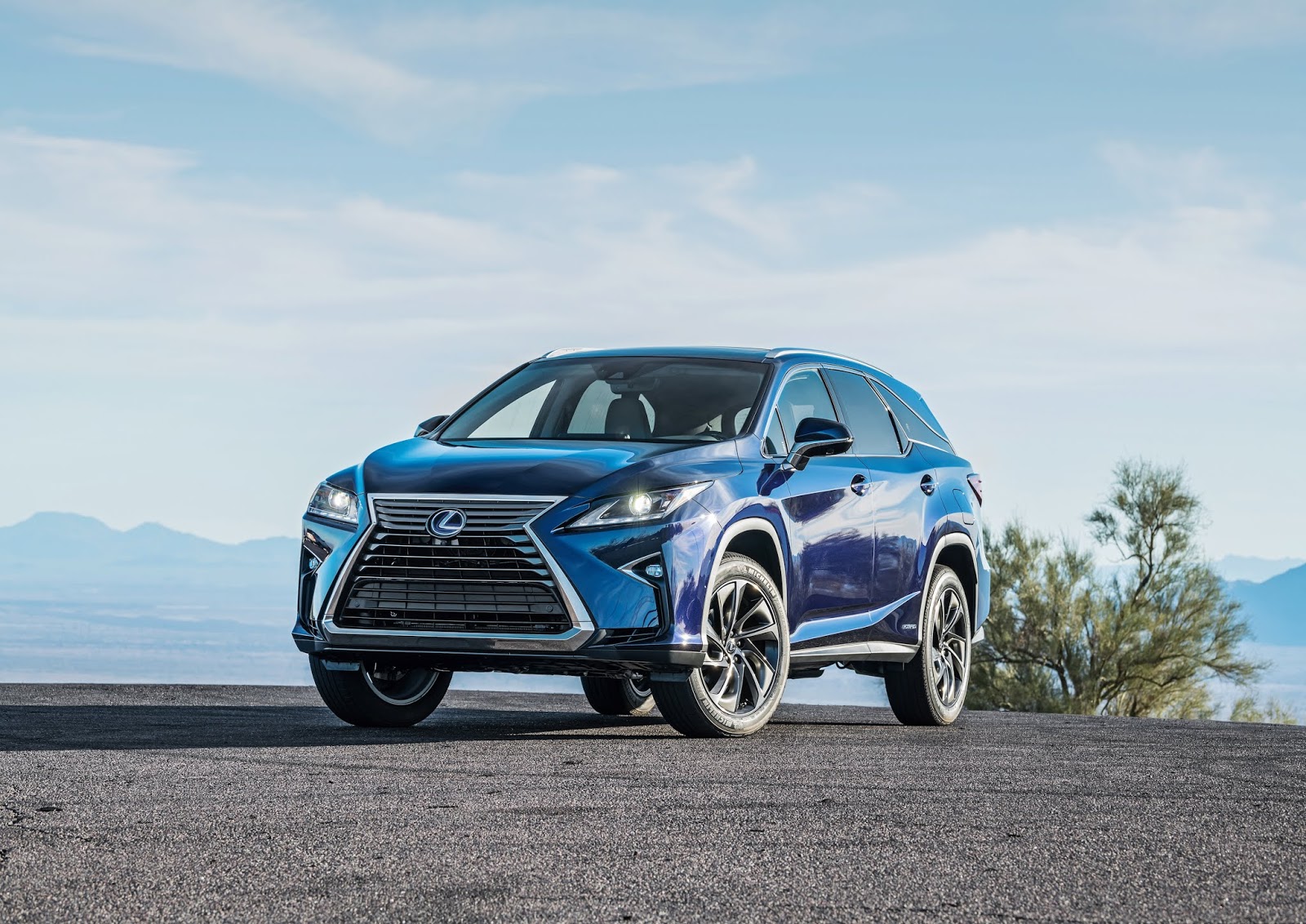 Longform Luxury: The 2019 Lexus RX450hL