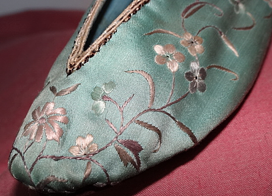 All The Pretty Dresses: Chinese Slippers