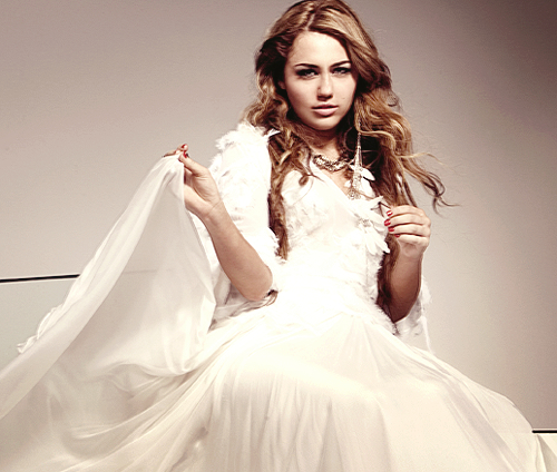 Nuevas Fotos y Viejas fotos de Gypsy heart Tour | Miley Cyrus El Salvador