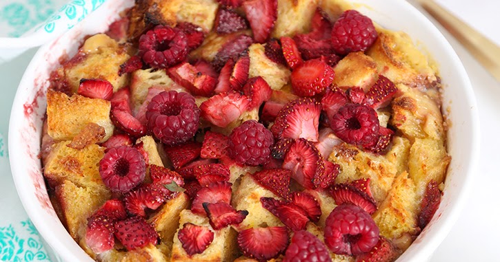 Mixed Berry Breakfast Bake | Sprinkle Bakes