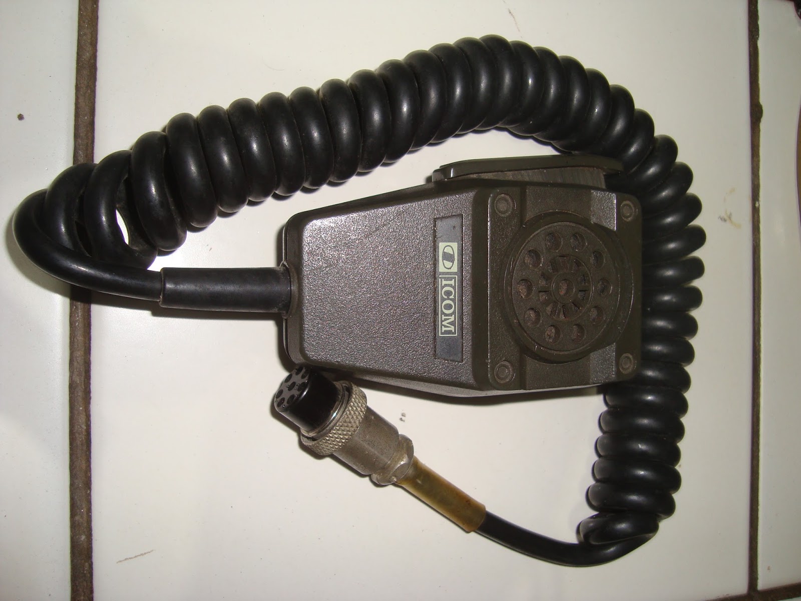 RADIO SELLER: Hand Microphone Icom (SOLD)