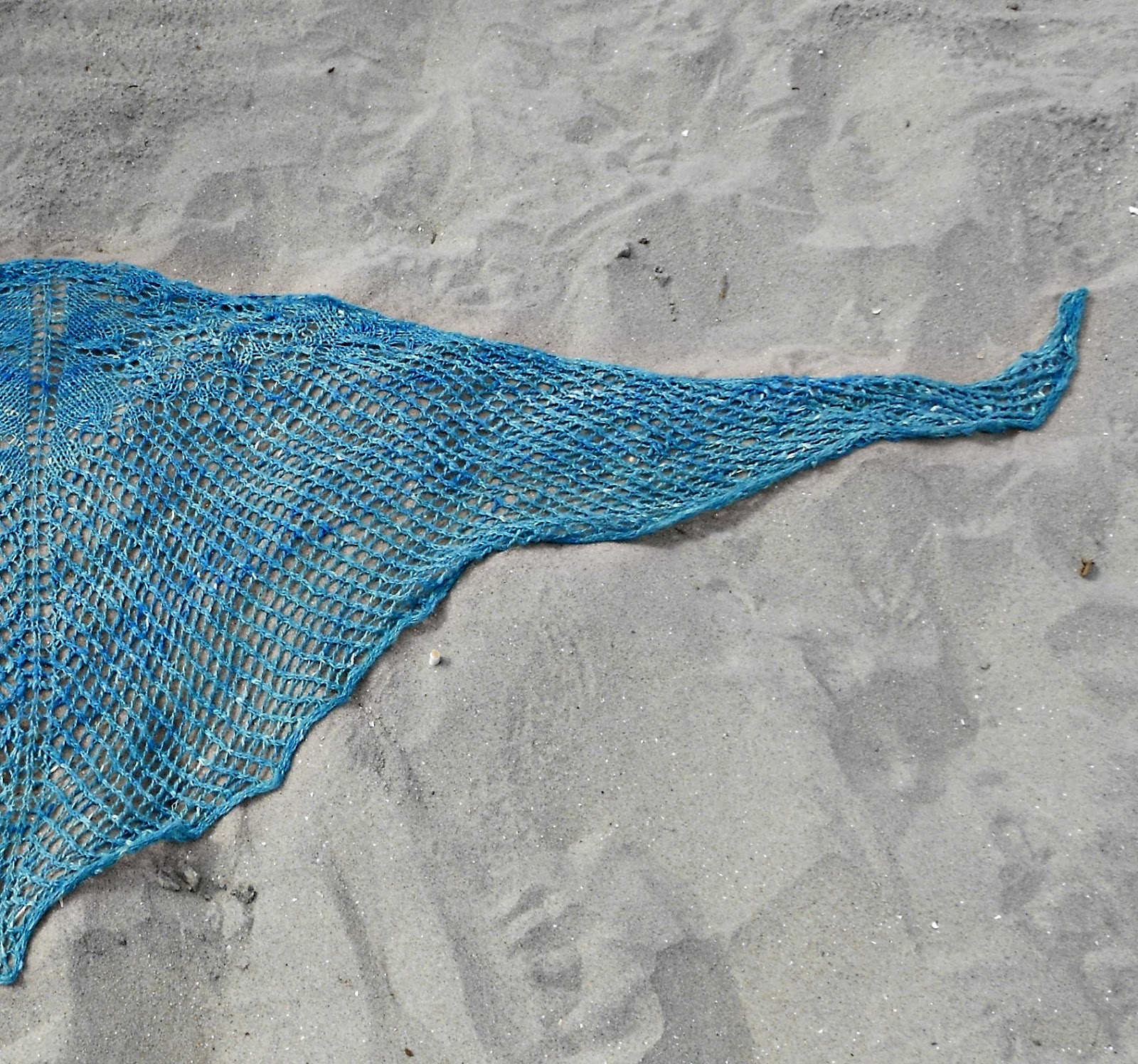 Blue Betty: Pattern Sneak Peak: Fishermen's Net Shawl