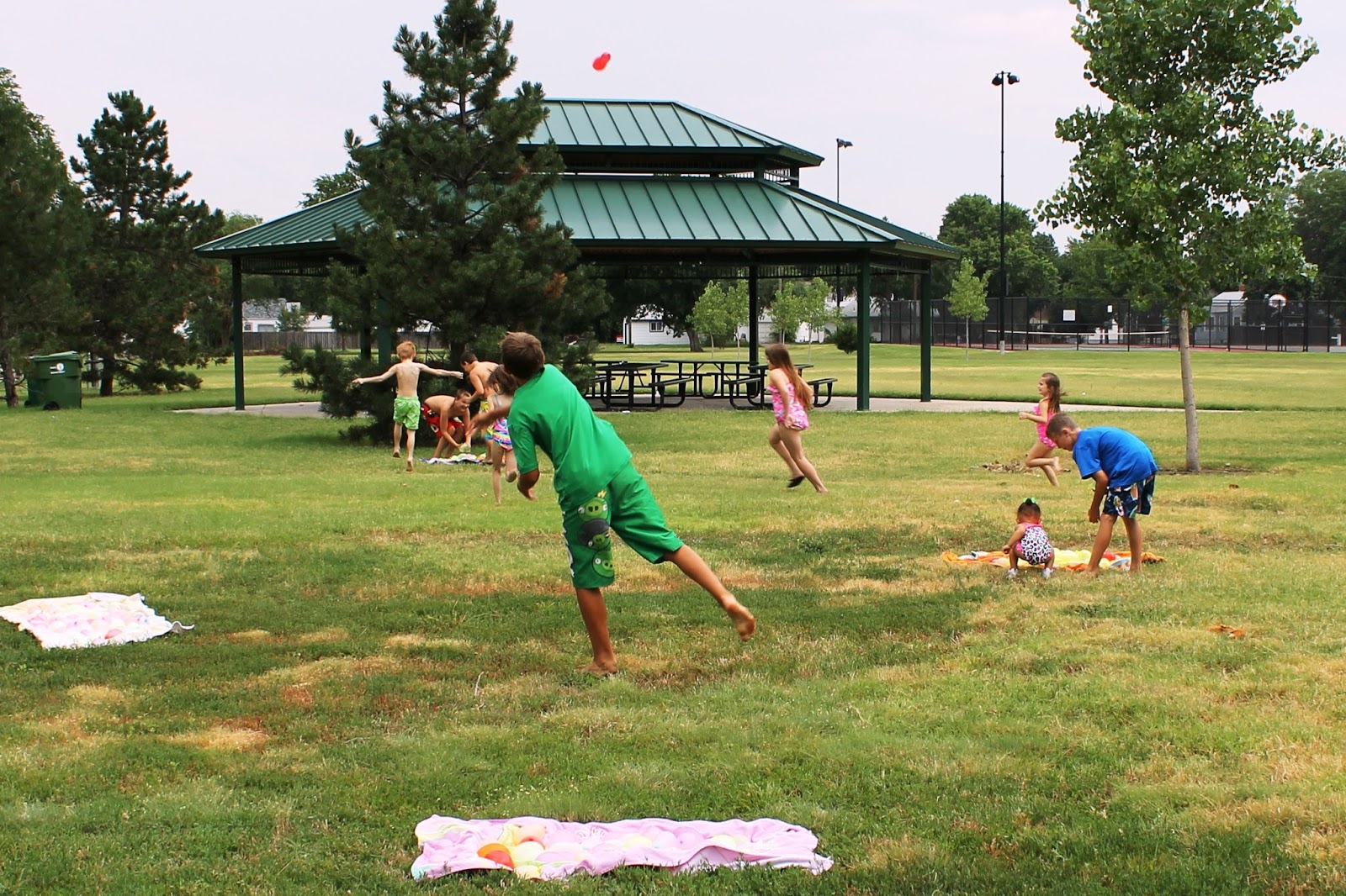 The Logan's: 3rd Annual Water Balloon Fight!