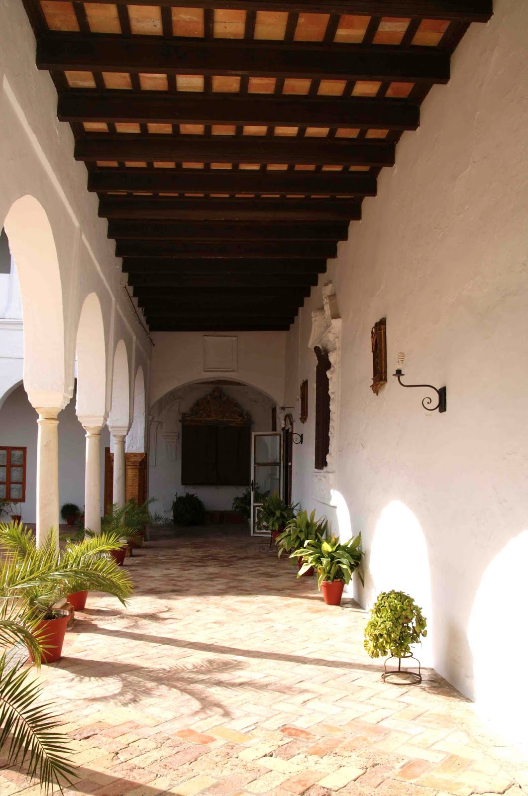 Leyendas de Sevilla: Carmona. Convento de Santa Clara, -II. El coro bajo y el claustro.