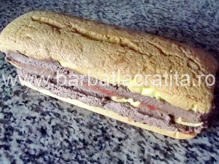 Prăjitură-Chec cu cremă de ciocolată şi gem | Rețete BărbatLaCratiță