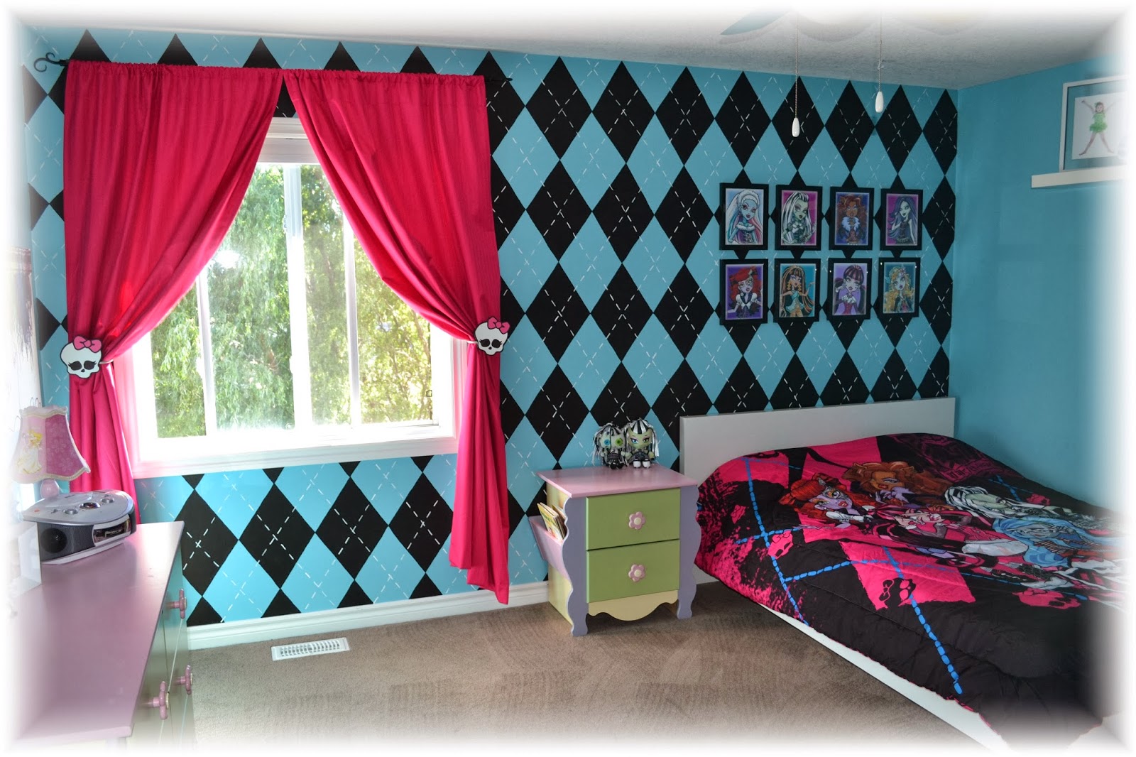 Cake Momma: The Monster High Bedroom!