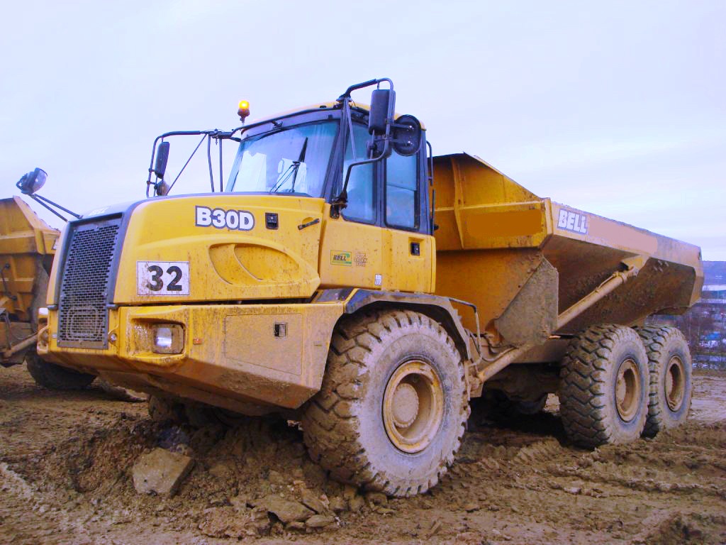 DUMPER Bell B30D 30t An 2008 PRET 125.000 Euro