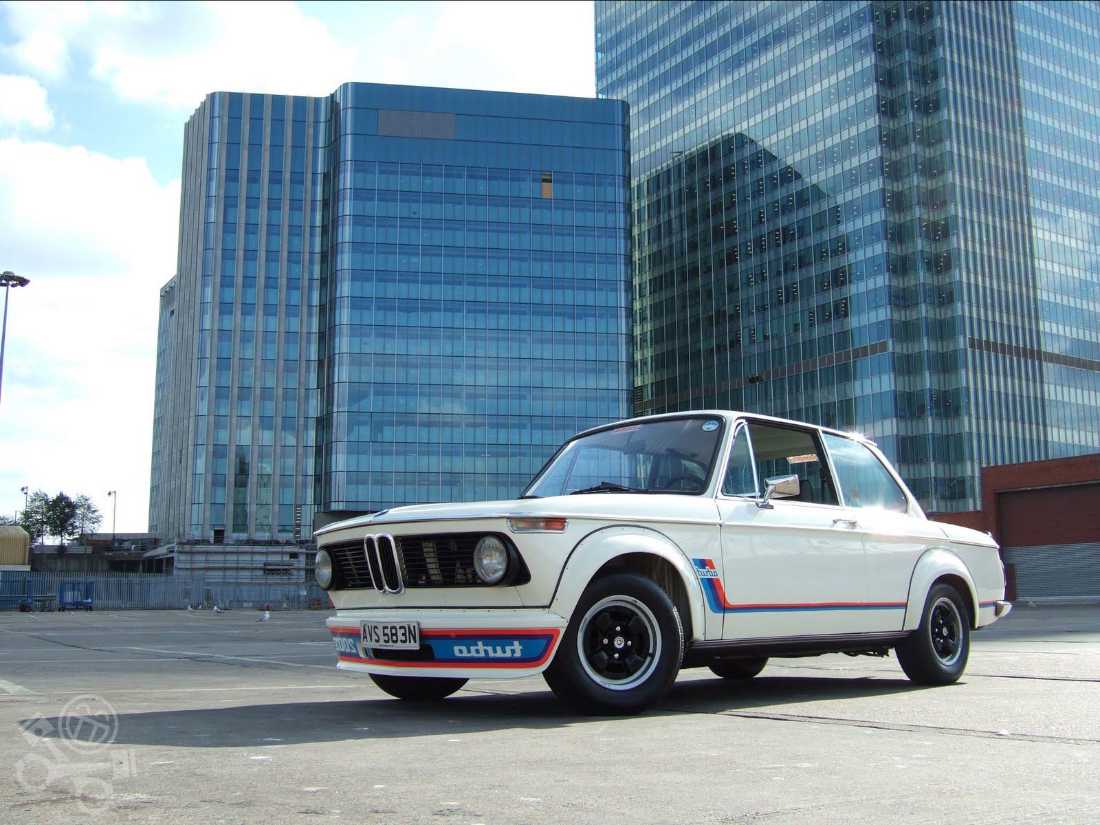 Old school cars: bmw 2002