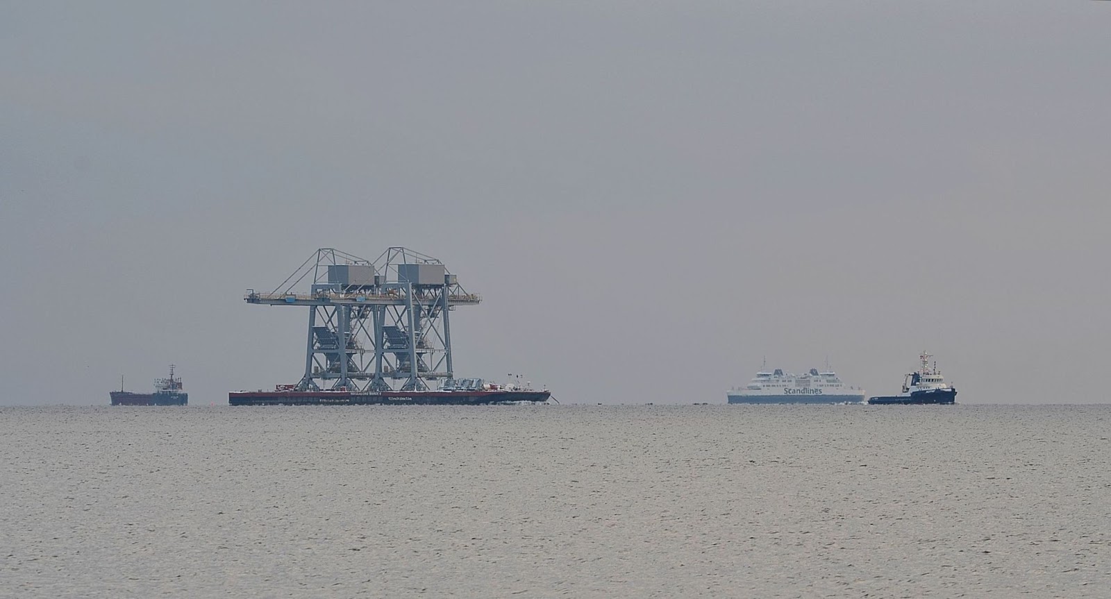 The Things I Enjoy: Dutch tug Norne towing cranes in Øresund