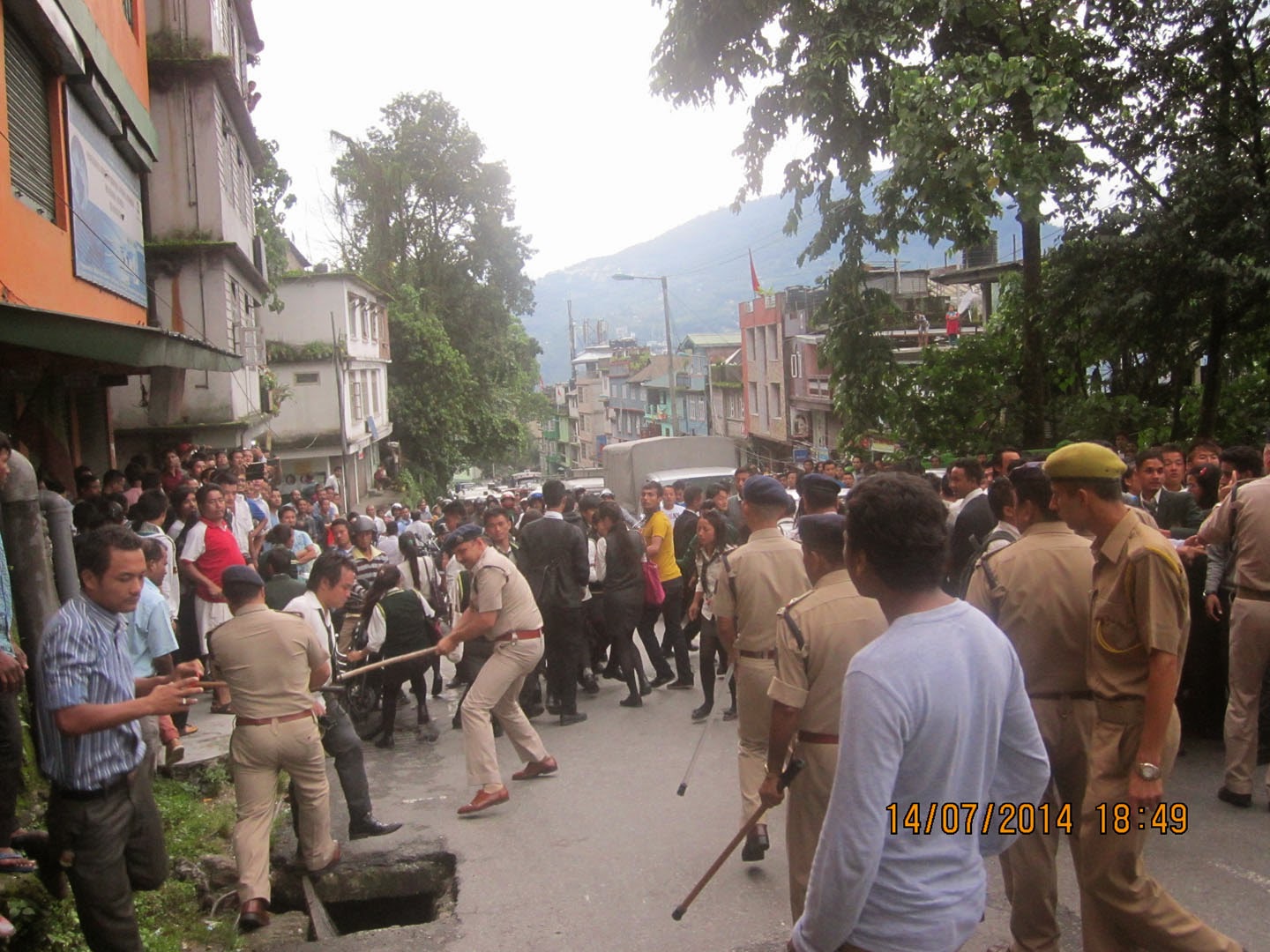 Sikkim NOW!: PROTEST, LATHICHARGE, CLASH, LATHICHARGE AGAIN