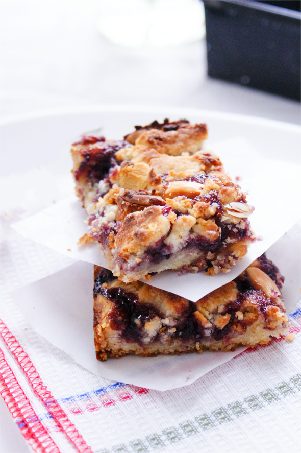 BAs Cooking: Patagonic fruit jam and almond paste bars