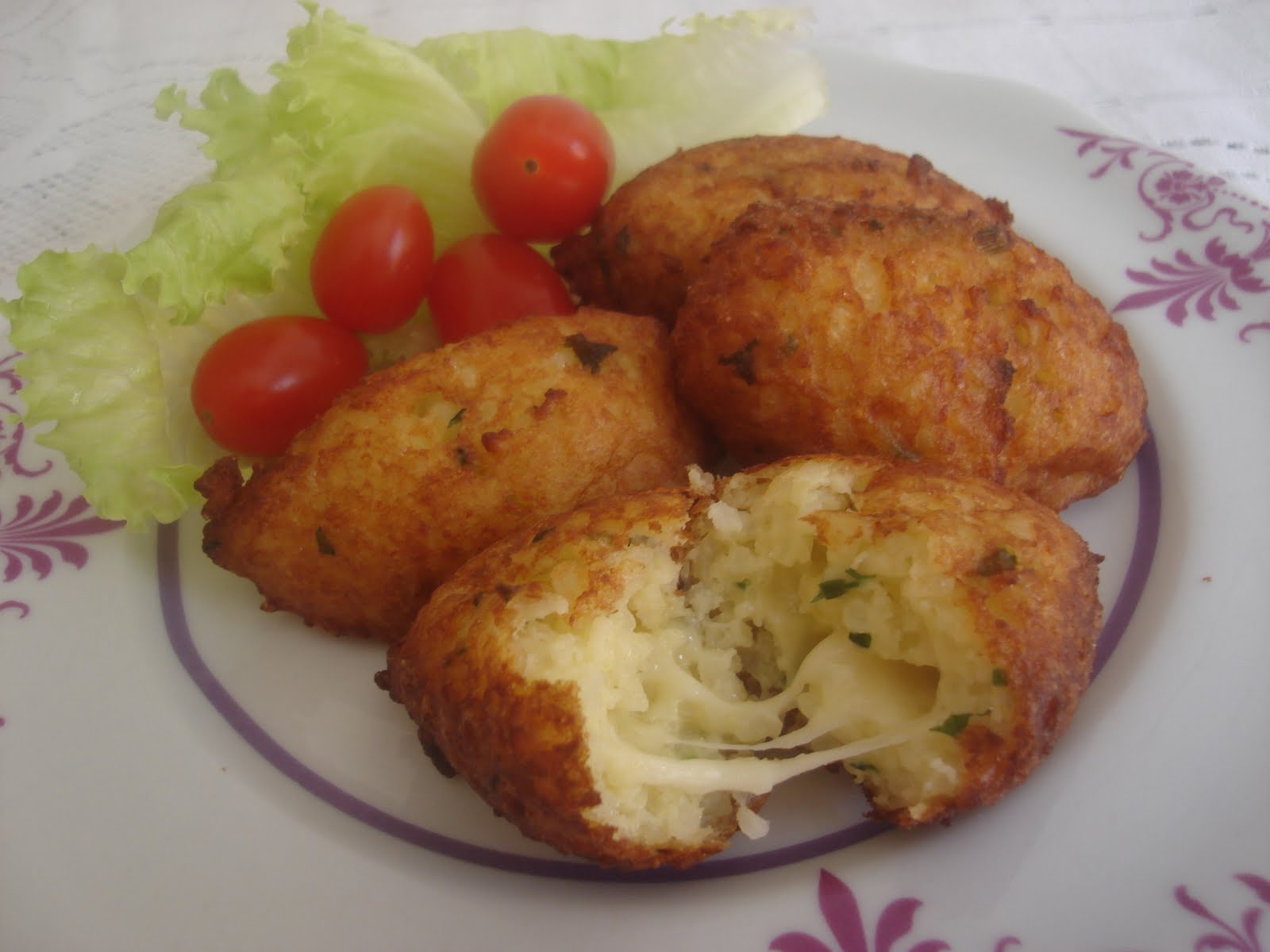 Sagrados Sabores: Bolinho de arroz recheado